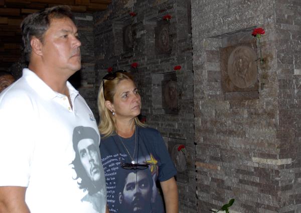 Rindió homenaje al Che antiterrorista Ramón Labañino